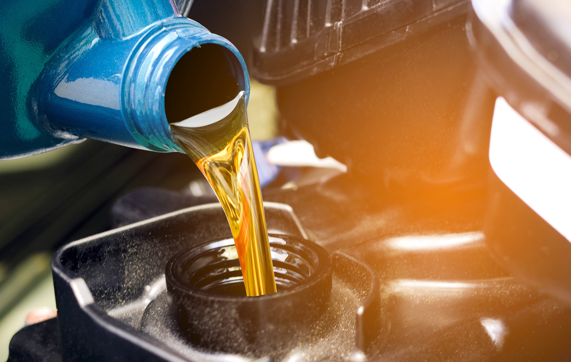 10 Rekomendasi Oli Motor Terbaik [Ditinjau oleh Guru Teknik Otomotif ...
