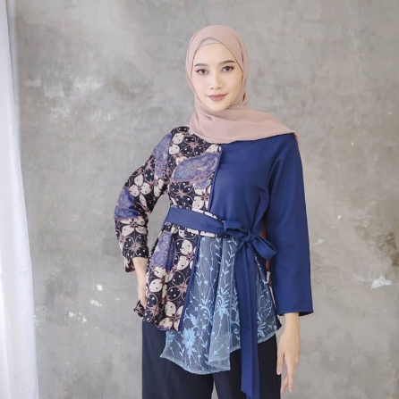 Gambar Model Baju Batik Wanita Kombinasi Polos Cantik, Ini 8 Model