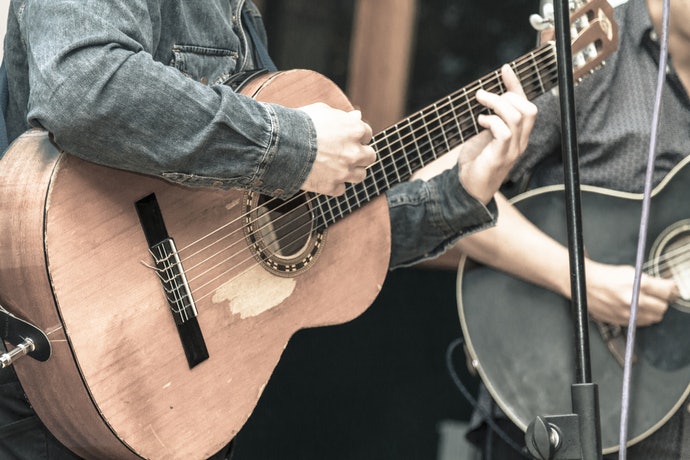 10 Rekomendasi Gitar Akustik untuk Pemula Terbaik [Ditinjau Produser ...